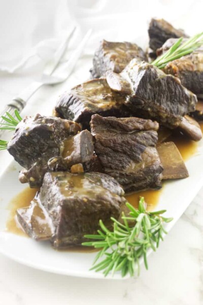 Red Wine Braised Short Ribs with Garlic and Herbs - Savor the Best
