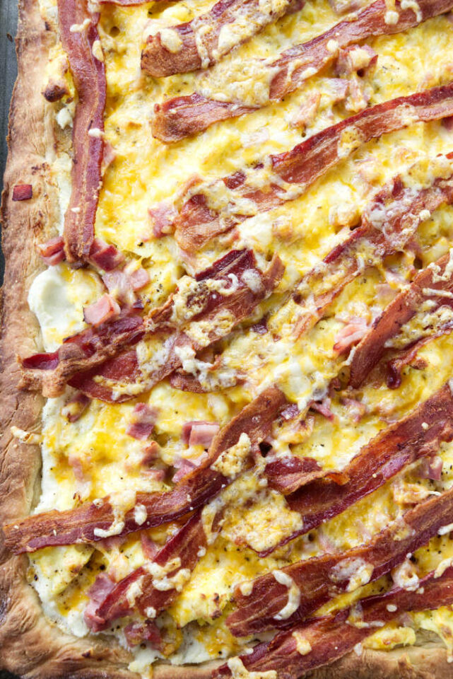 Bacon and Eggs Breakfast Pizza - Savor the Best