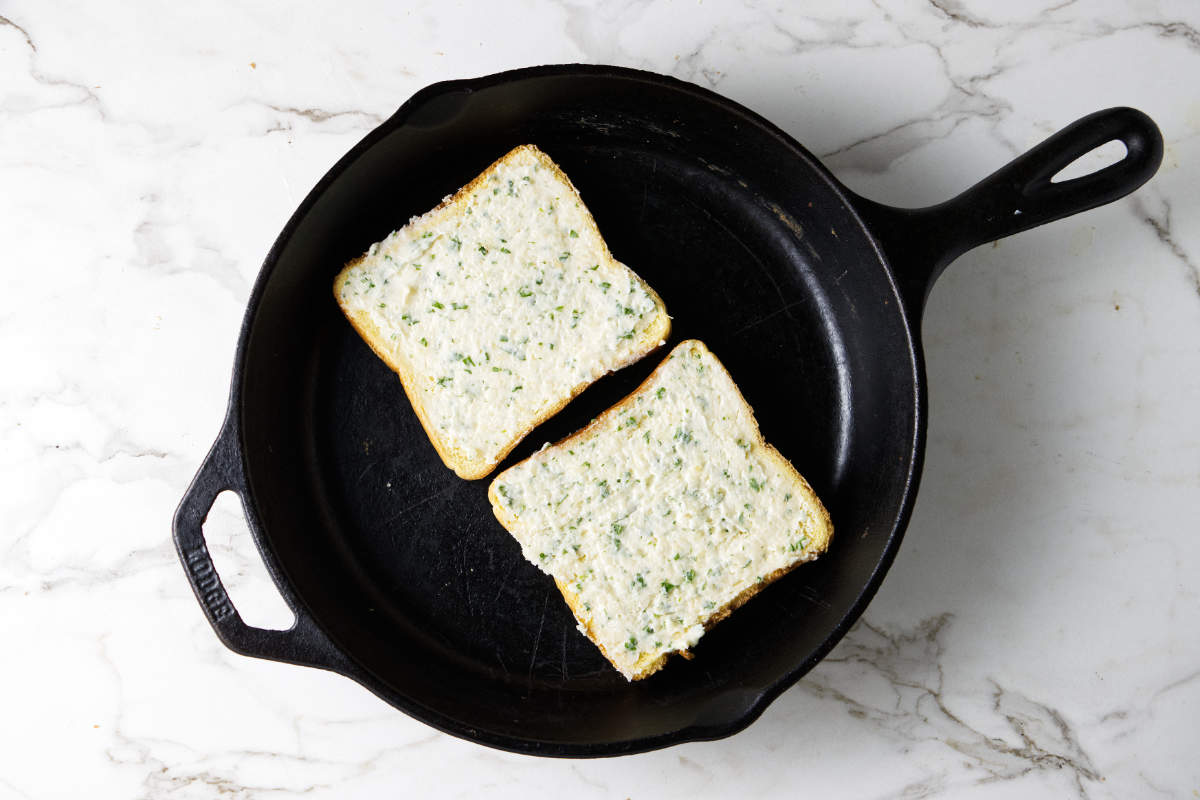 Texas Toast Garlic Bread - Savor the Best