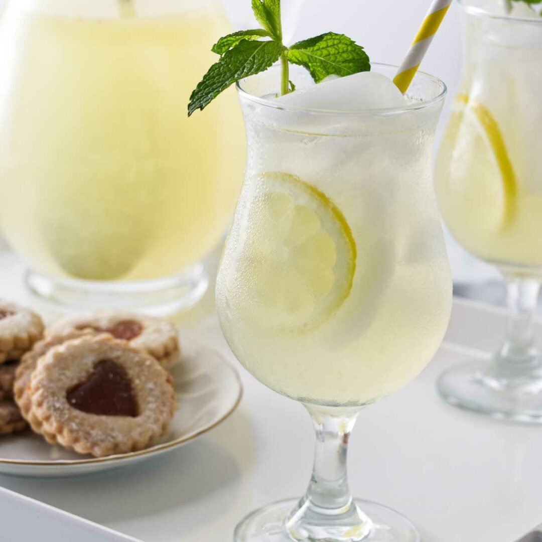 Old Fashioned Lemonade - Savor the Best