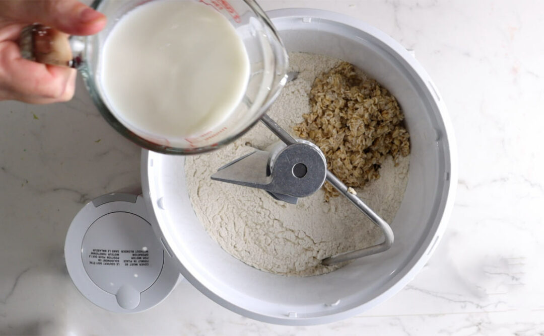 Homestyle Oatmeal Bread: A Classic Oat Bread Recipe - Savor the Best