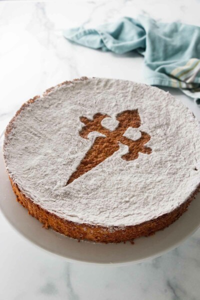 Spanish Almond Cake (Tarta de Santiago Recipe) - Savor the Best