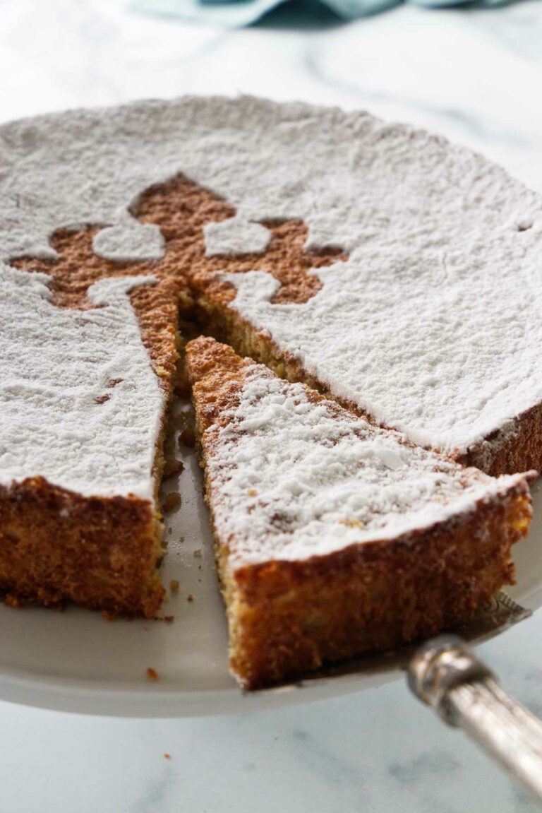 Spanish Almond Cake (Tarta de Santiago Recipe) - Savor the Best