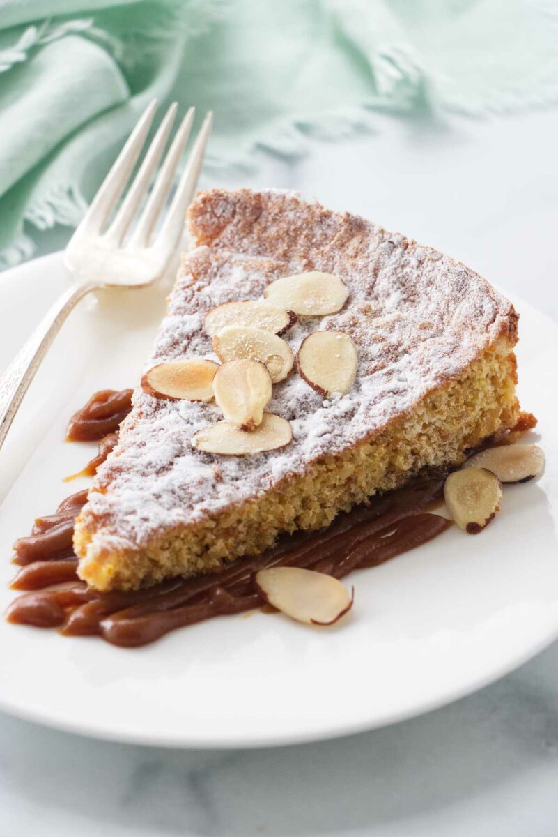 Spanish Almond Cake (Tarta de Santiago Recipe) - Savor the Best